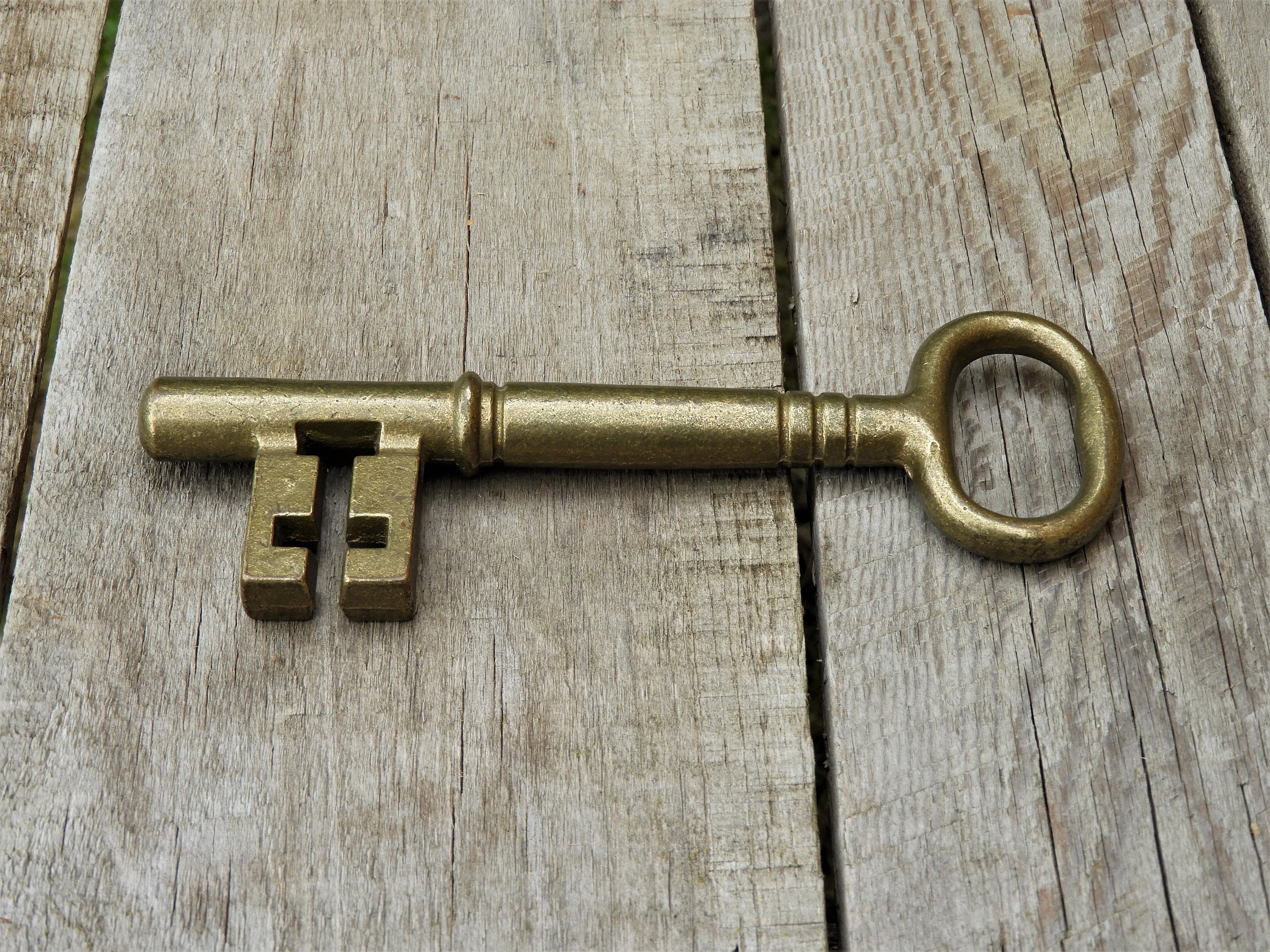 Vintage Brass Key Large Skeleton Key Heavy Gold Color Paper Weight Vintage Brass Key Large Skeleton Key Heavy Gold Color Paper Weight