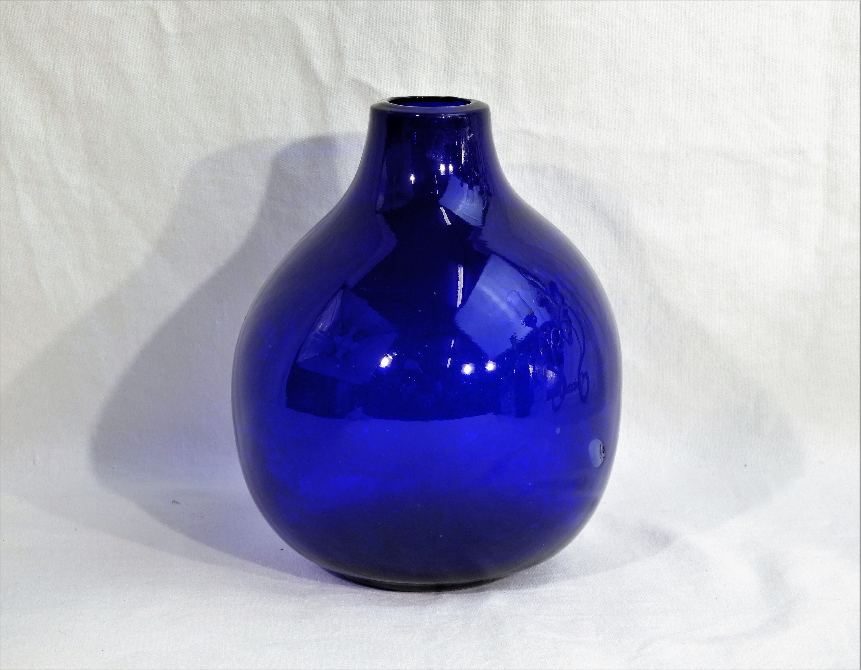 Vintage Cobalt Blue Vase, Blown Glass, Small Round Globe, Kitchen Decor ... Vintage Cobalt Blue Vase, Blown Glass, Small Round Globe, Kitchen Decor ...