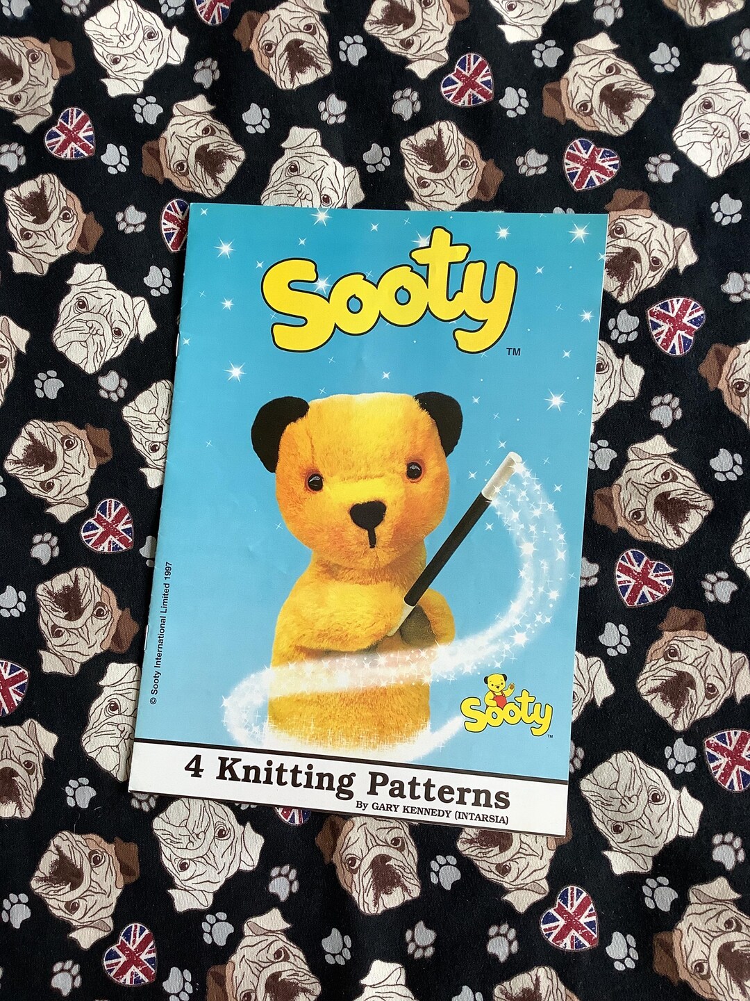 RARE Vintage 1997 'sooty' 4 Knitting Patterns by Gary Kennedy (intarsia ...