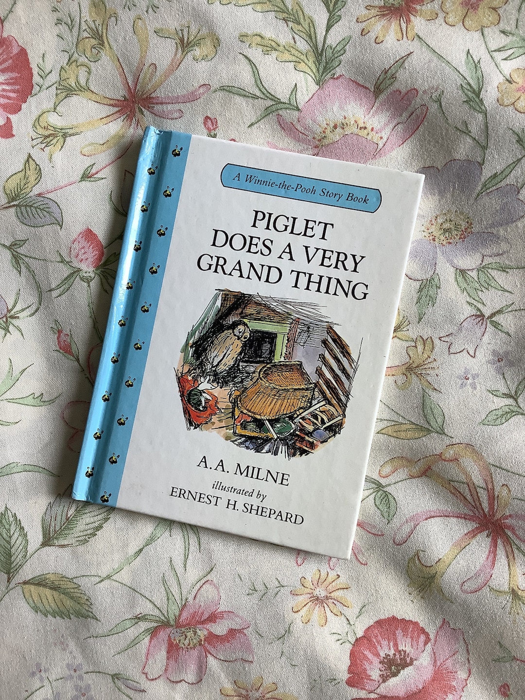 2000 Vintage Children's Book ’piglet Does A Very Grand Thing' by A.A ...