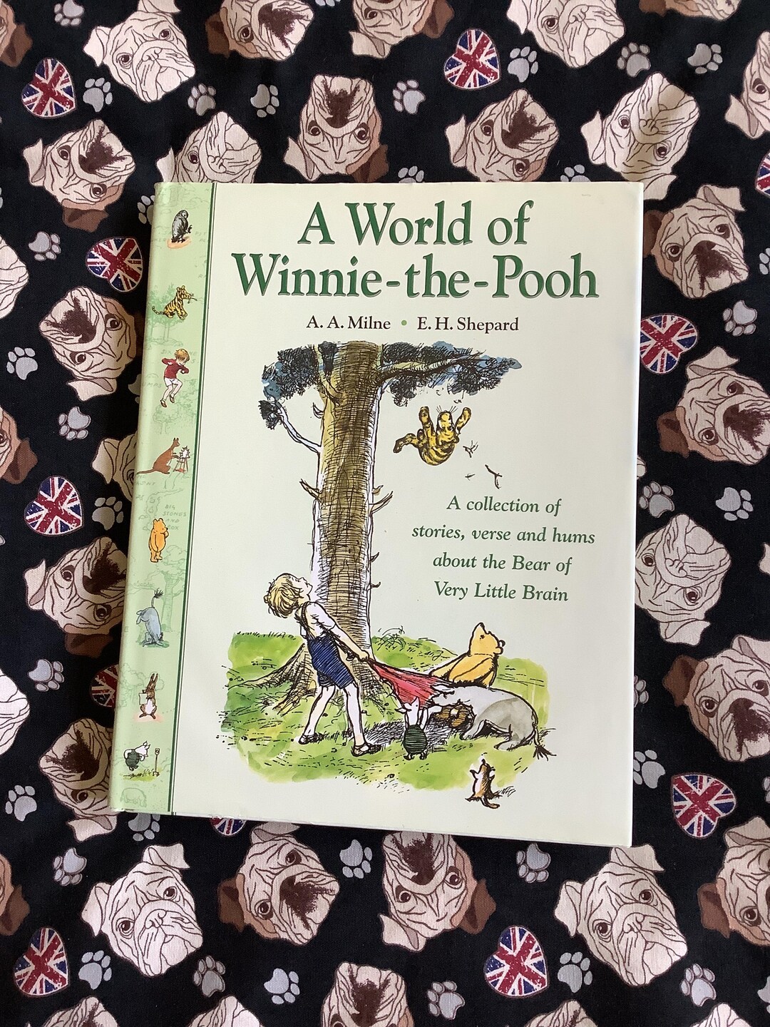 Vintage 2001 'A World of Winnie the Pooh' Large Hardback Book by A A ...