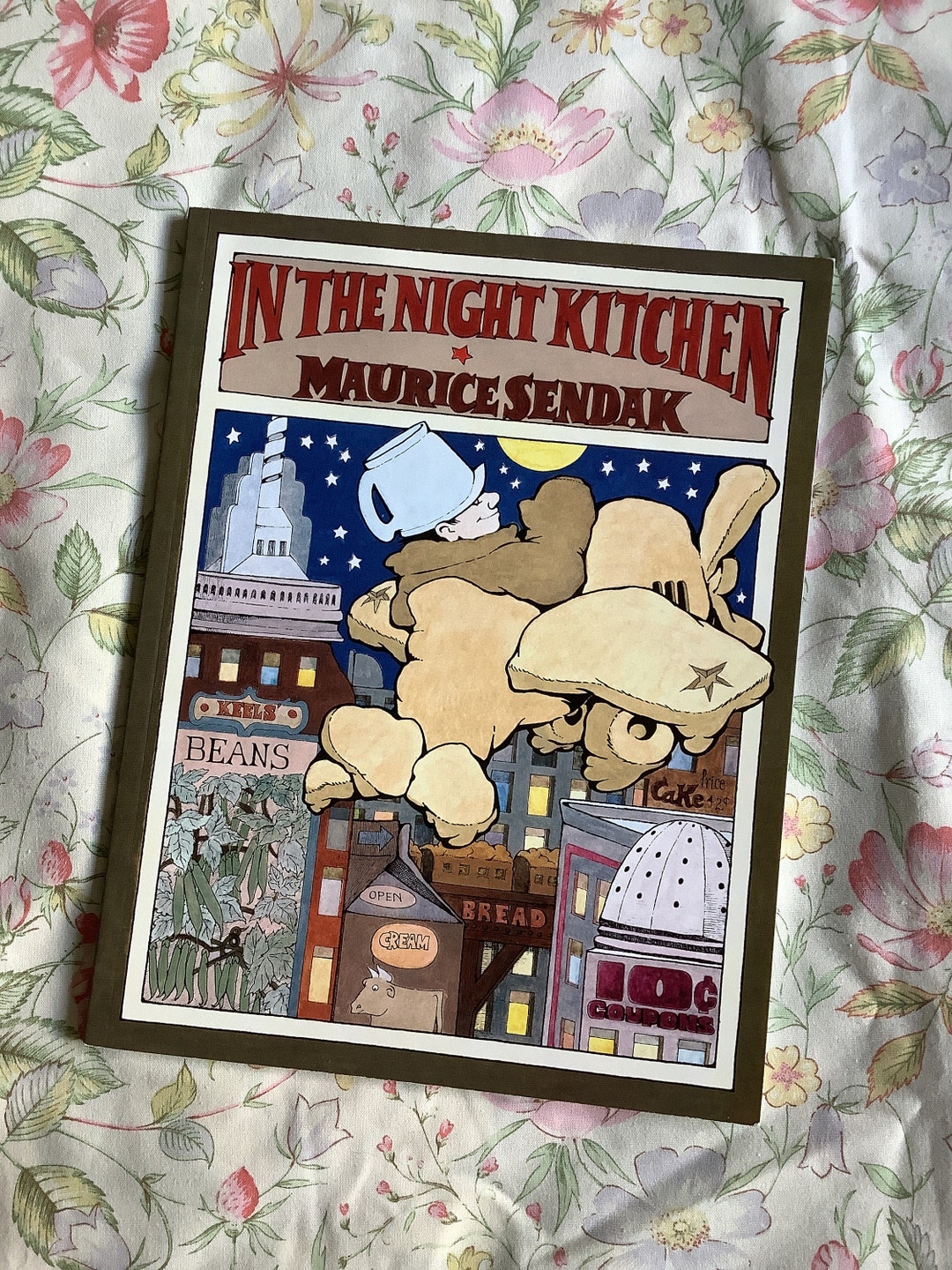 Vintage 2001 'in the Night Kitchen' Paperback Book - Story and Fabulous Illustrations by Maurice ...