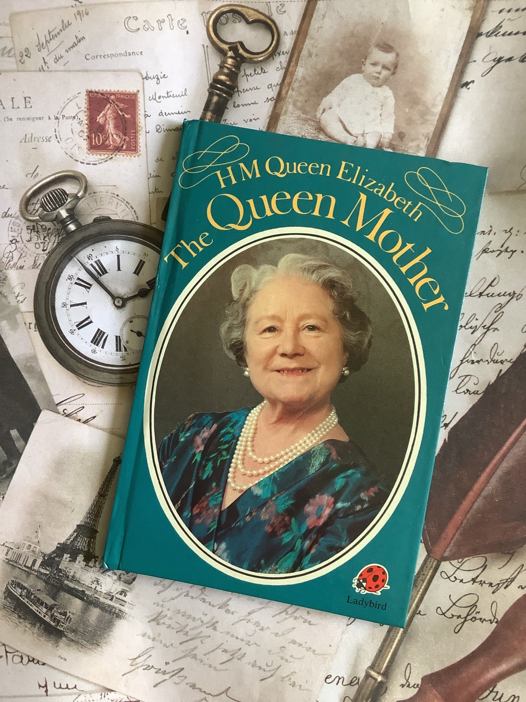Vintage 1981 First Edition 'H M Queen Elizabeth the Queen Mother ...