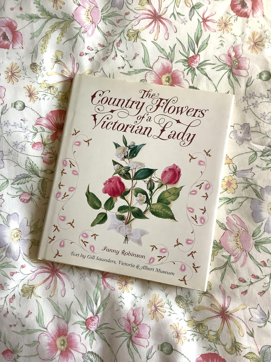 STUNNING Vintage 1999 First Printing 'the Country Flowers of a ...