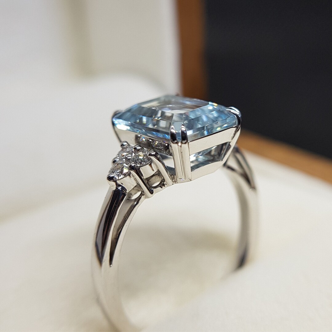 Emerald Cut Aquamarine Engagement Ring ∙ 2,5 Carat Aquamarine Diamonds ...