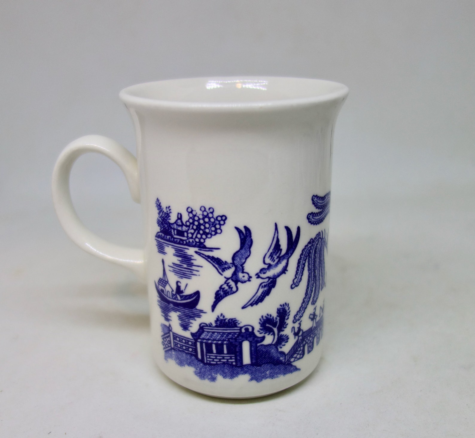 Vintage Set of Four Churchill Blue Willow Pattern Mugs | Etsy