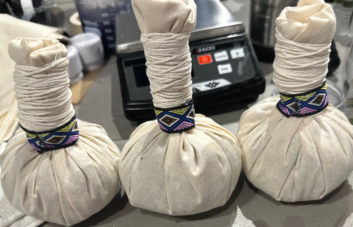 SPA MASSAGE KIT: 10 Pack Thai Herbal Poultice Massage Ball Plus ...