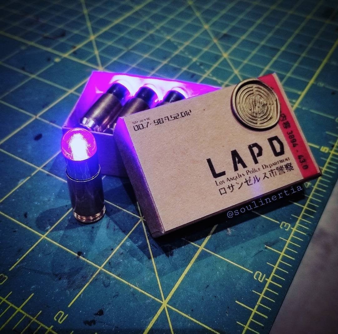 Blade Runner PKD Blaster Prop Ammo Box W/lumi-shok Rounds Deckard ...