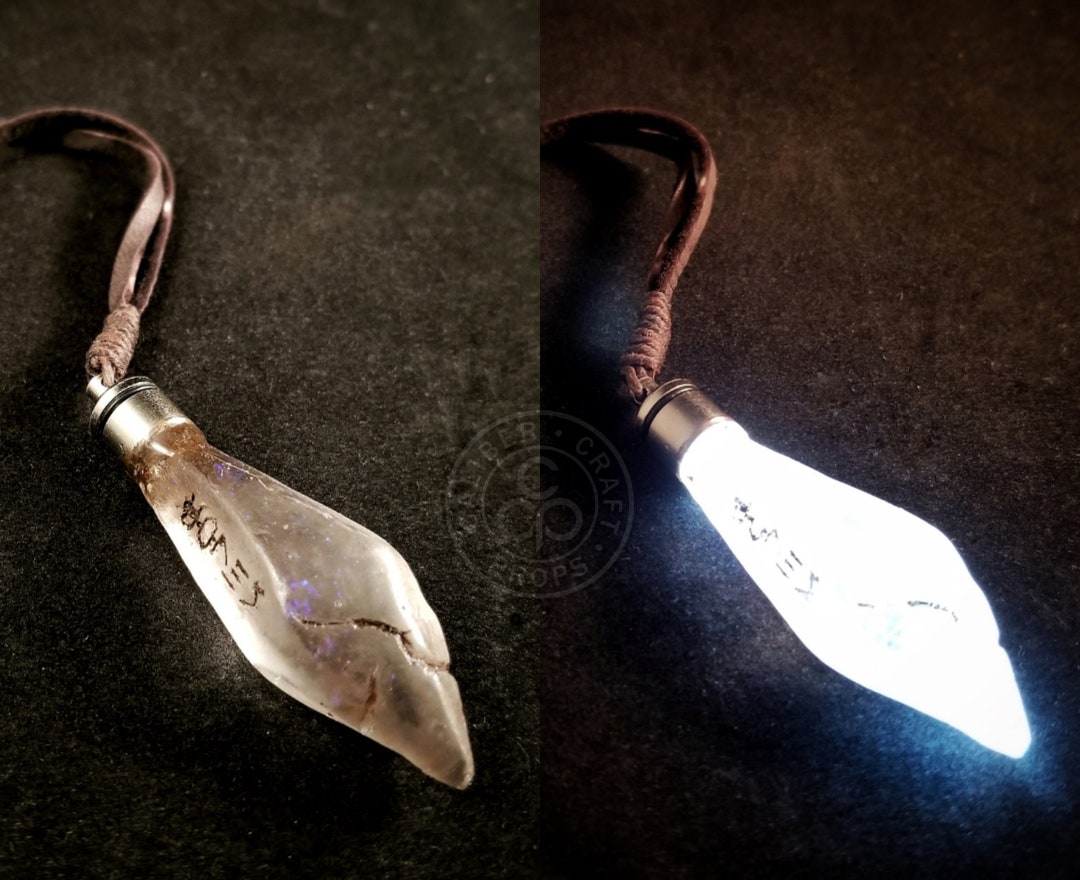 Jyn's Glowing Kyber Crystal Star Wars Trust in the FORCE Andor ...