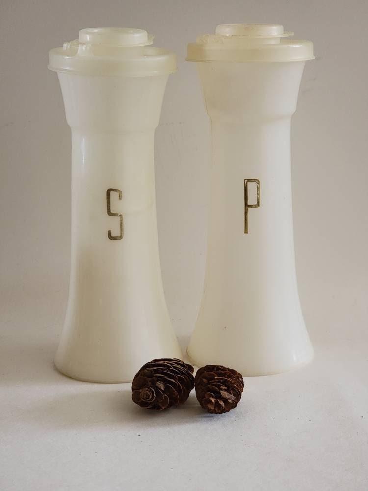 Vintage Tupperware large hour glass salt and pepper shakers FREE ...
