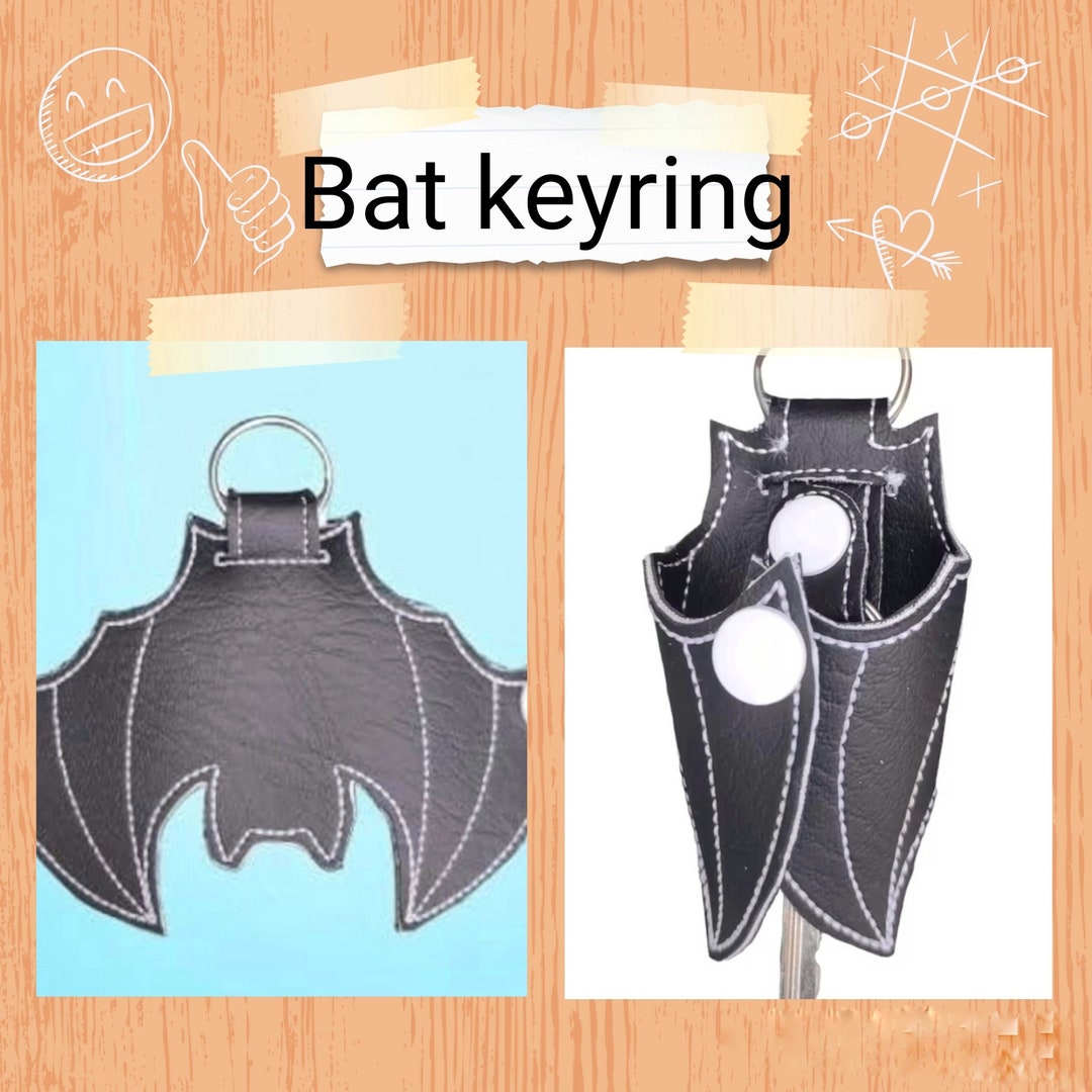 Bat Keychain, Glow in the Dark Goth Key Holder, Halloween Keyring ...