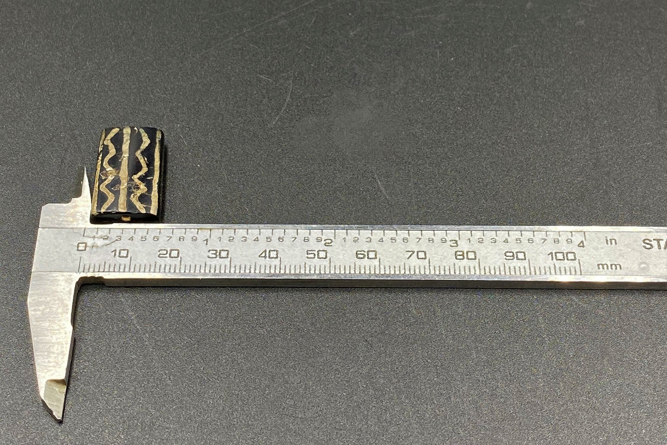 Old Indo Himalayan Phum Dzi Zig Zag Pattern Etched Agate Bead Pendant ...