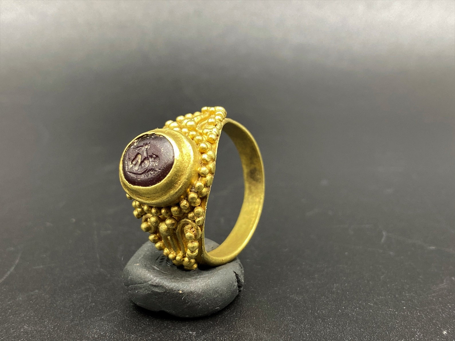 Old Antique Gold Ring With Garnet Stamp Intaglio From Ancient - Etsy