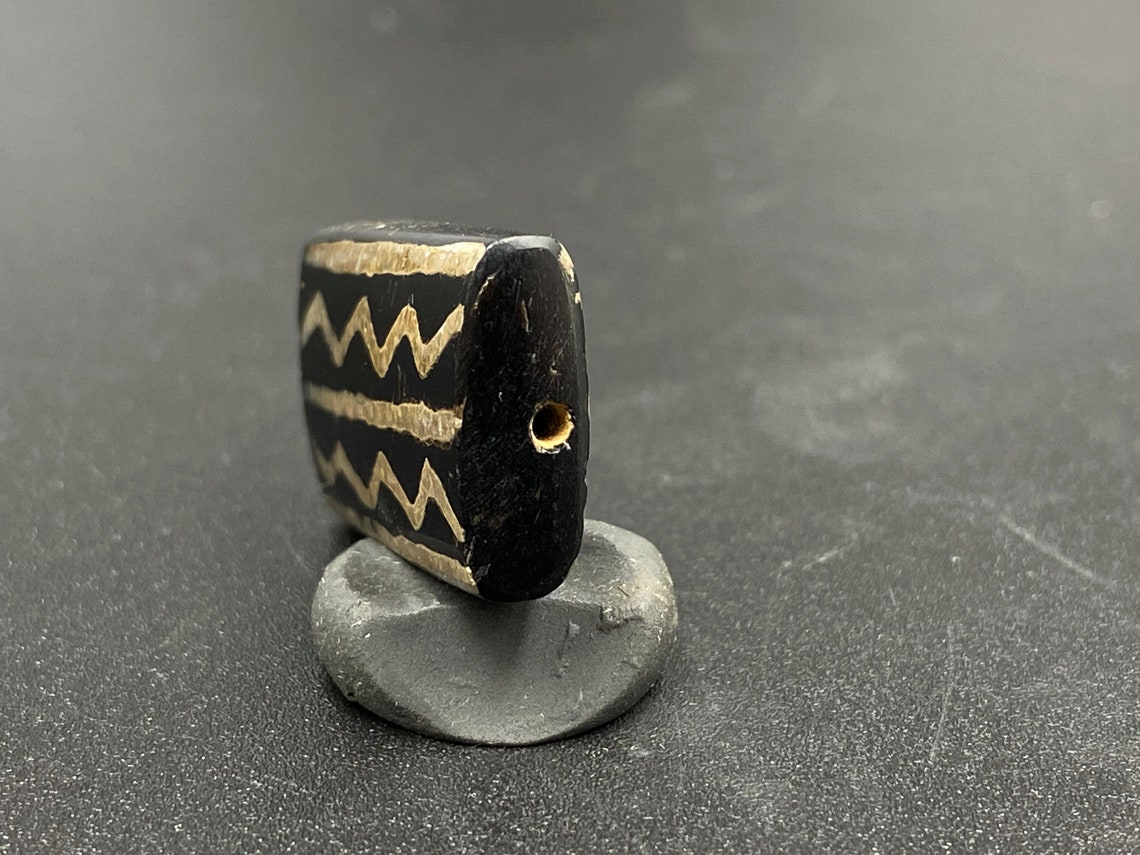 Old Indo Himalayan Phum Dzi Zig Zag Pattern Etched Agate Bead Pendant ...