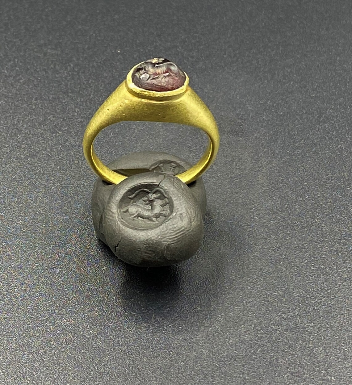 Ancient Greek's Gold Jewelry Ring With Garnet Seal Signet - Etsy