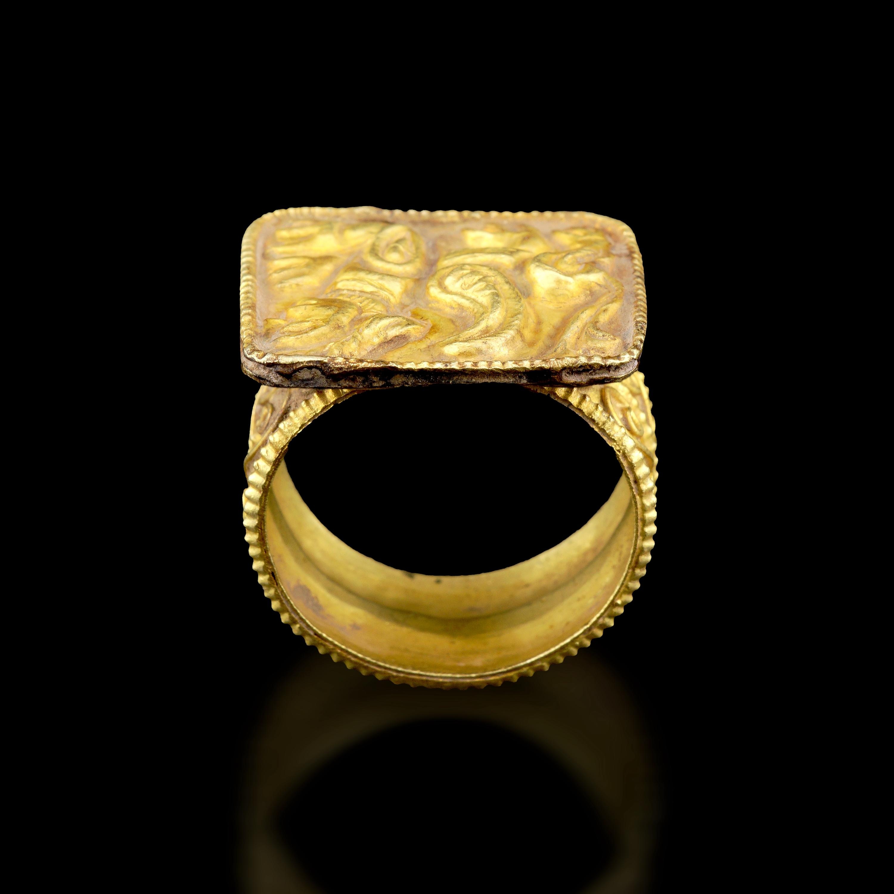 Ancient Bactrian Roman Greek Gold Ring With Mythological Motif [Ø 2.2cm ...