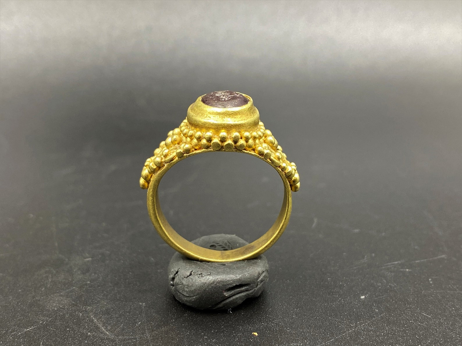 Old Antique Gold Ring With Garnet Stamp Intaglio From Ancient - Etsy