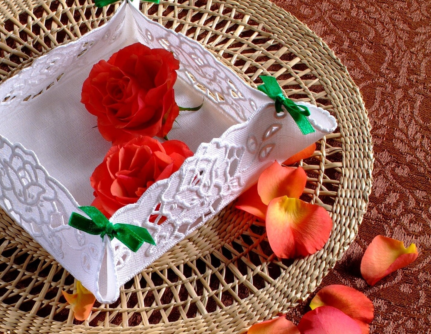 CUTWORK EMBROIDERY KIT Richelieu Embroidery Stamped Linen to Embroider ...