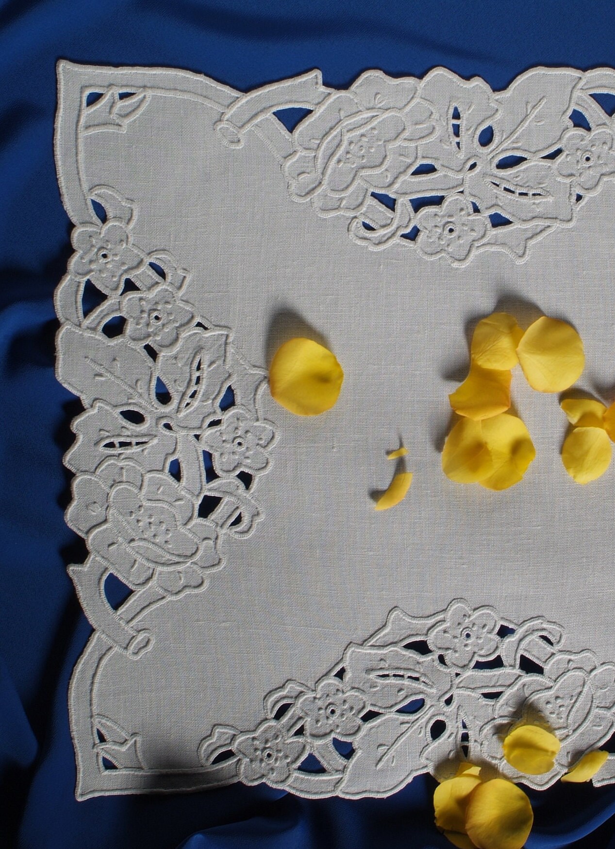 CUTWORK EMBROIDERY KIT 40x40 Richelieu Embroidery Stamped - Etsy