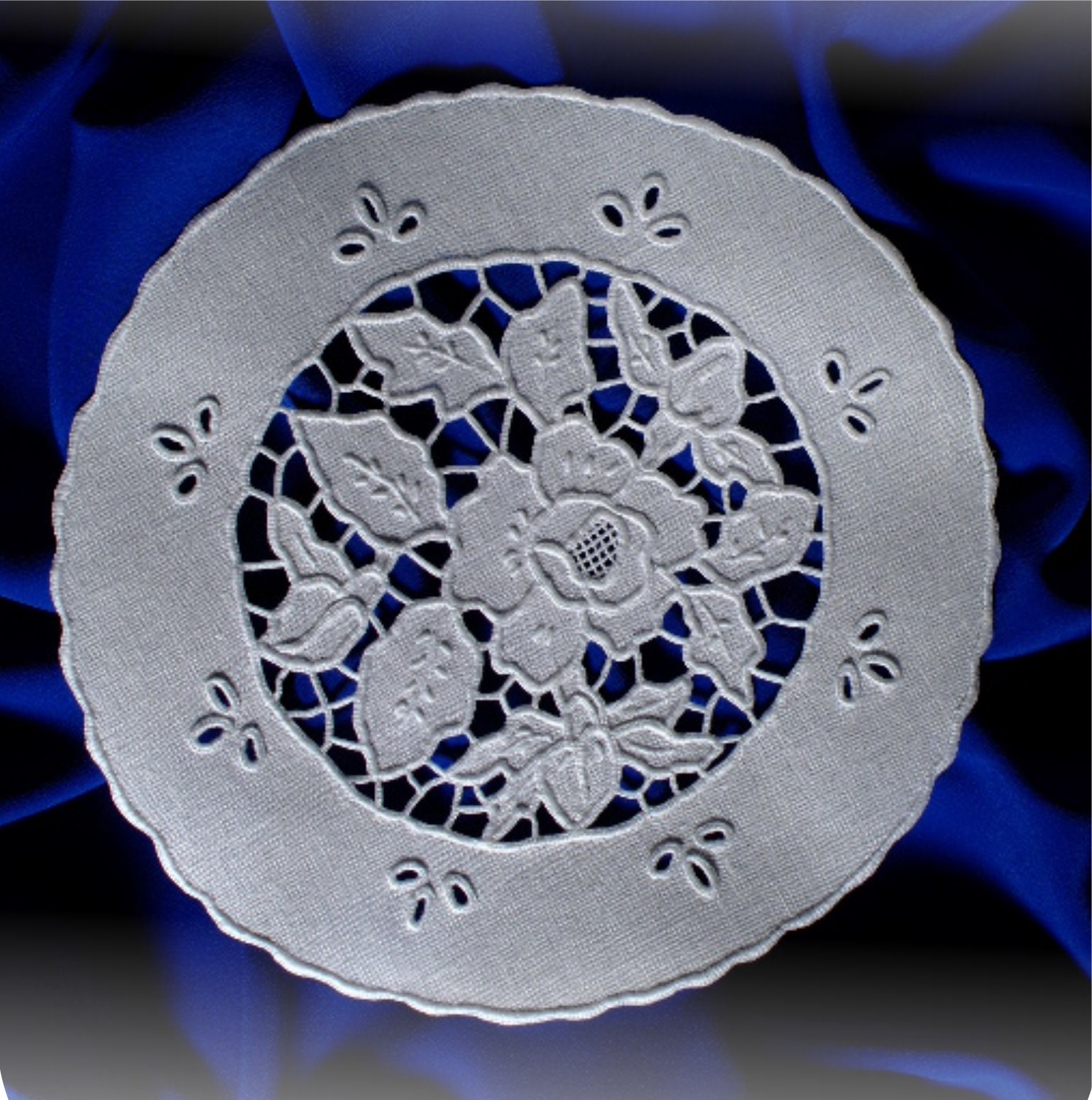 CUTWORK EMBROIDERY KIT Richelieu Embroidery Stamped Linen to Embroider ...