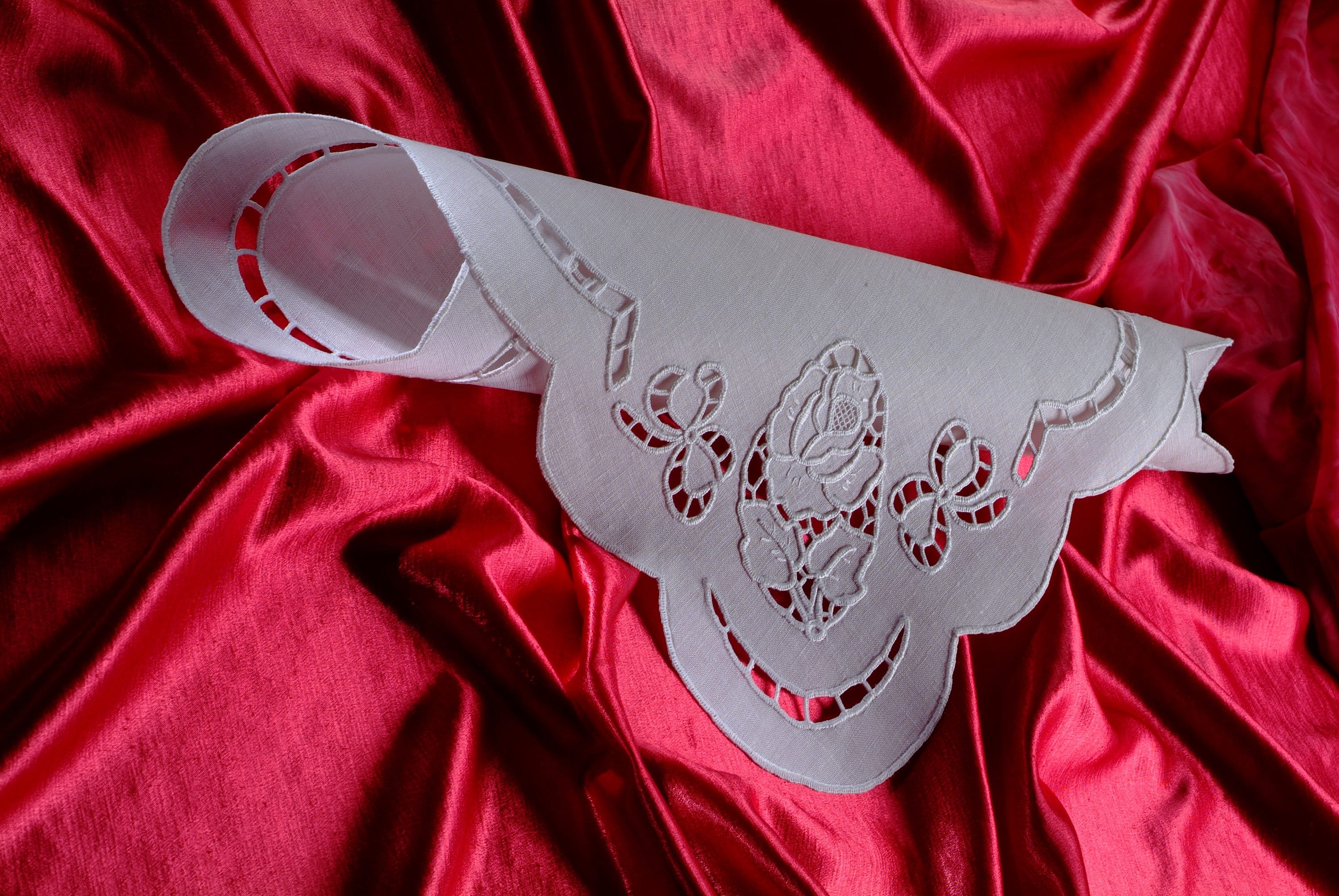 CUTWORK EMBROIDERY KIT | Richelieu Embroidery | Stamped Linen to ...