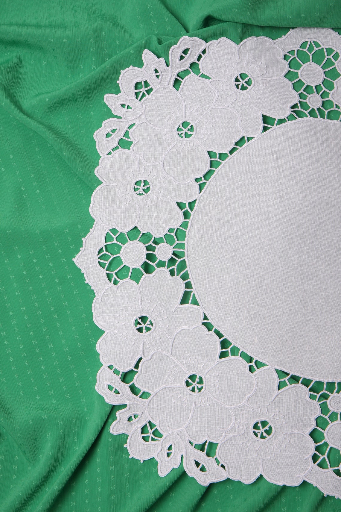 CUTWORK EMBROIDERY KIT | Richelieu Embroidery | Stamped Linen to ...