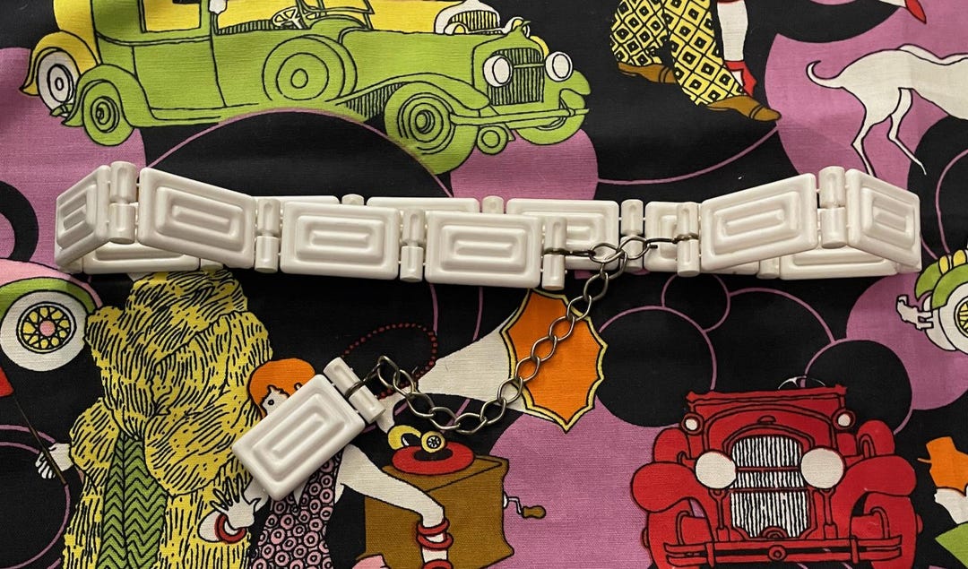 1960s White MOD Plastic Twiggy Chunky Square Chain Closure Waist or Hip ...