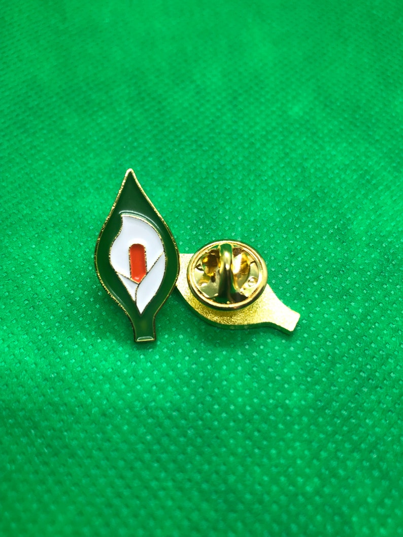 Easter Lily Pin Badge | Etsy