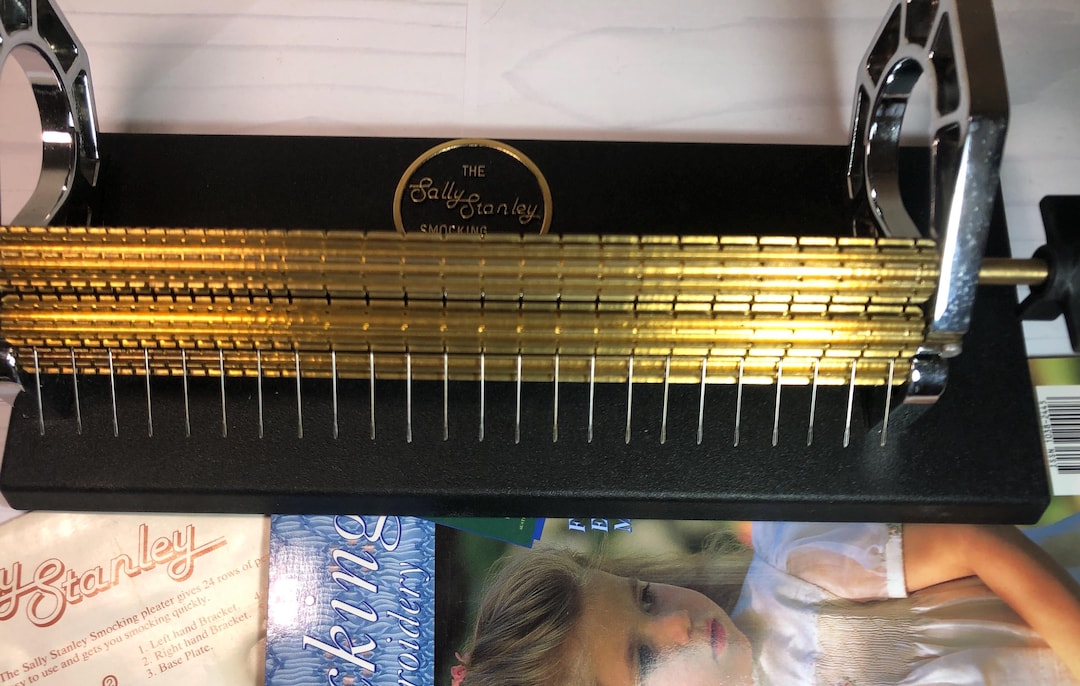 Sally Stanley Smocking Pleater Machine With Needles 24 Row Pleating ...