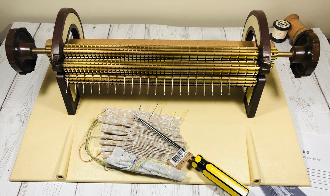 READ Pleater Smocking Pleater Machine 24 Row Pleating Machine. NEW Old ...