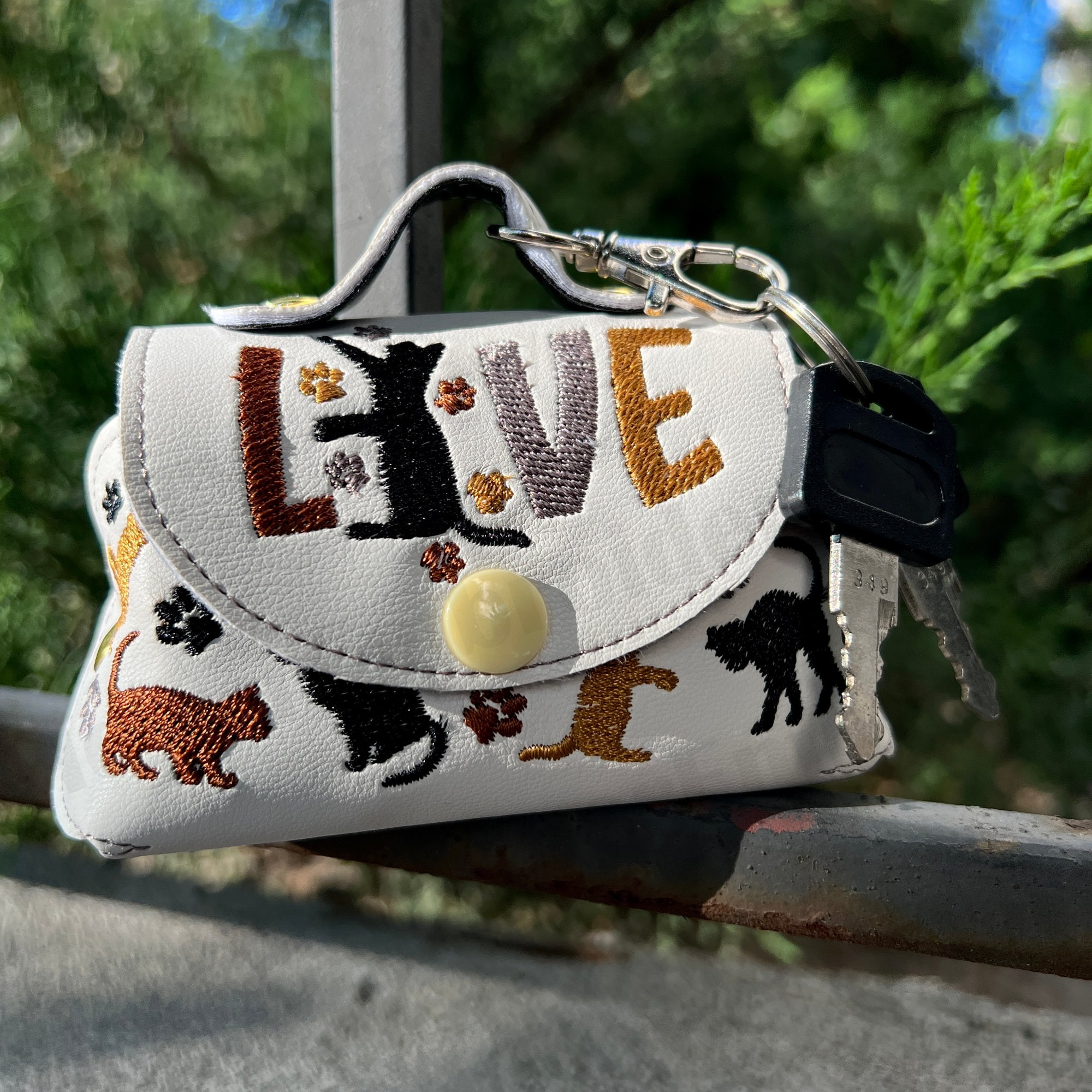 ITH Mini Cat Bag: Machine Embroidery Key Pouch (digital Download) - Etsy