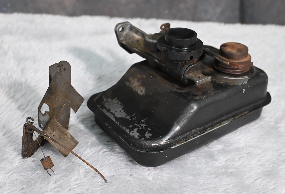 Carburetor and Gas Tank for 2hp 60102 Briggs and Stratton Engine - Etsy