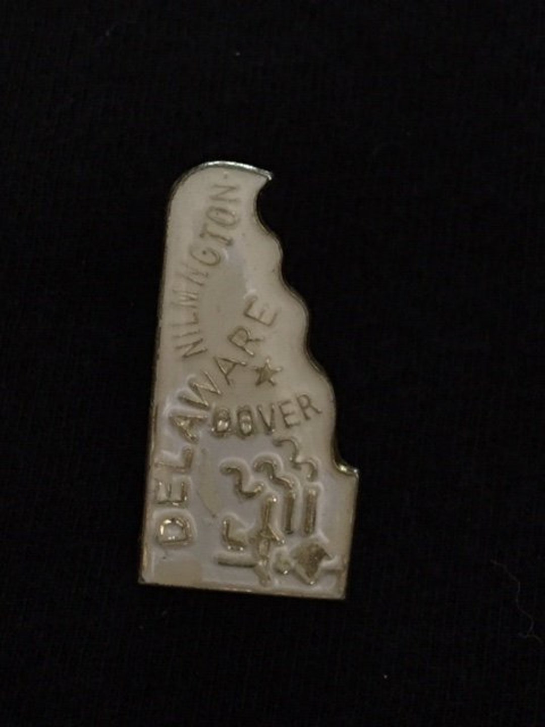 Delaware State Enamel Backpack Pin - Jacket Pin - Graffiti Pin - Lapel ...