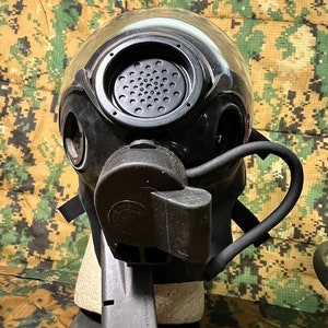 USGI Self Defense Gas Mask Size Medium Plus 2 Filters - Etsy