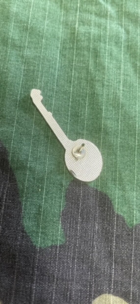 Banjo Enamel Backpack pin - Jacket Graffiti pin - La… - Gem