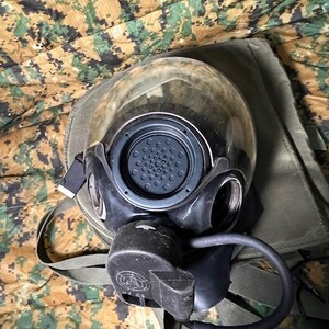 USGI Self Defense Gas Mask Size Medium Plus 2 Filters - Etsy