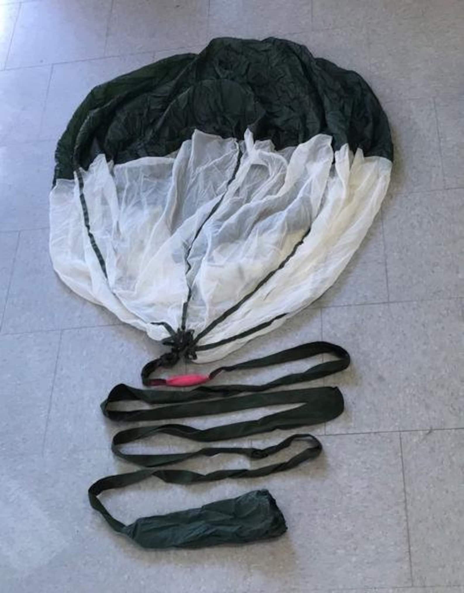 US Military Demil US T-10 Reserve Pilot Parachute 4 1/2 Ft Diameter ...