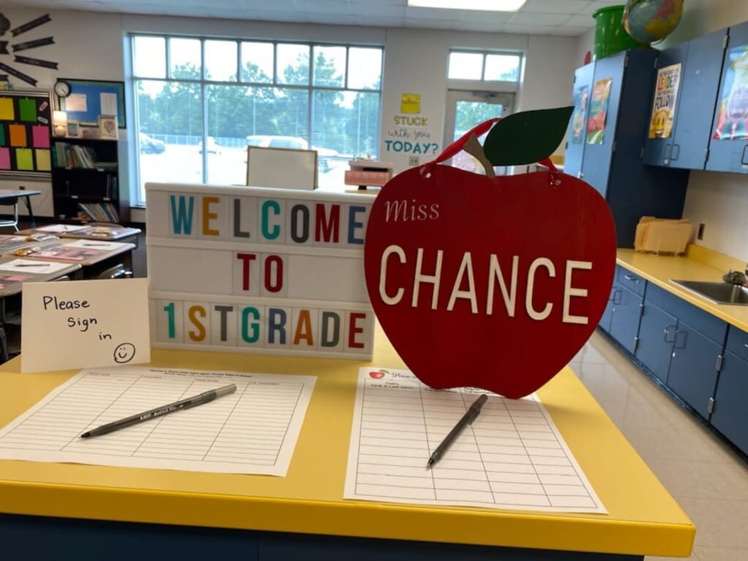 Teacher Door Sign, Apple Classroom Sign, School Classroom Sign, Teach ...