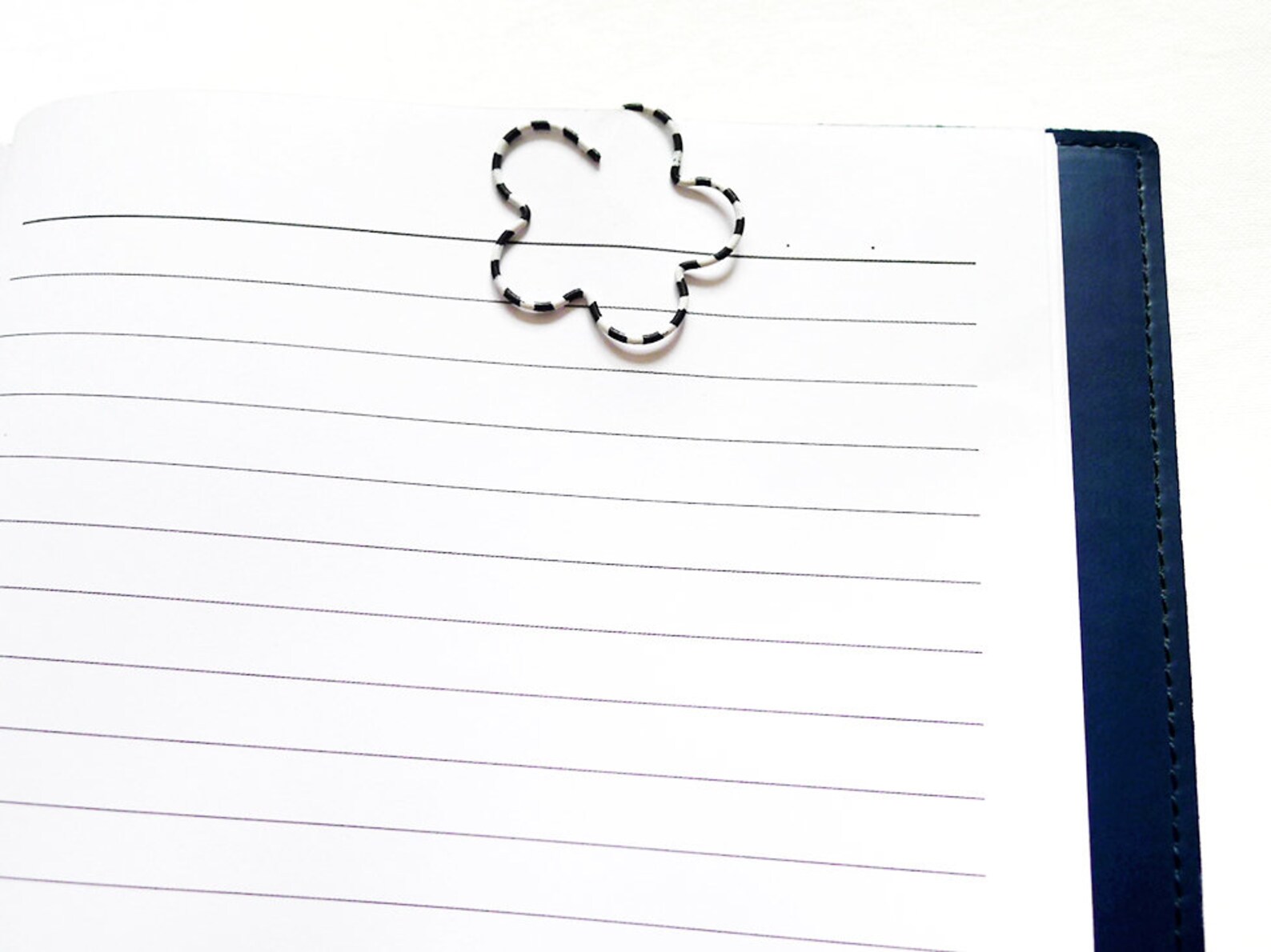 FLOWER Shaped Wire Paper Clips 3 Pack in Assorted Colors (1.25" X 1.5 ...