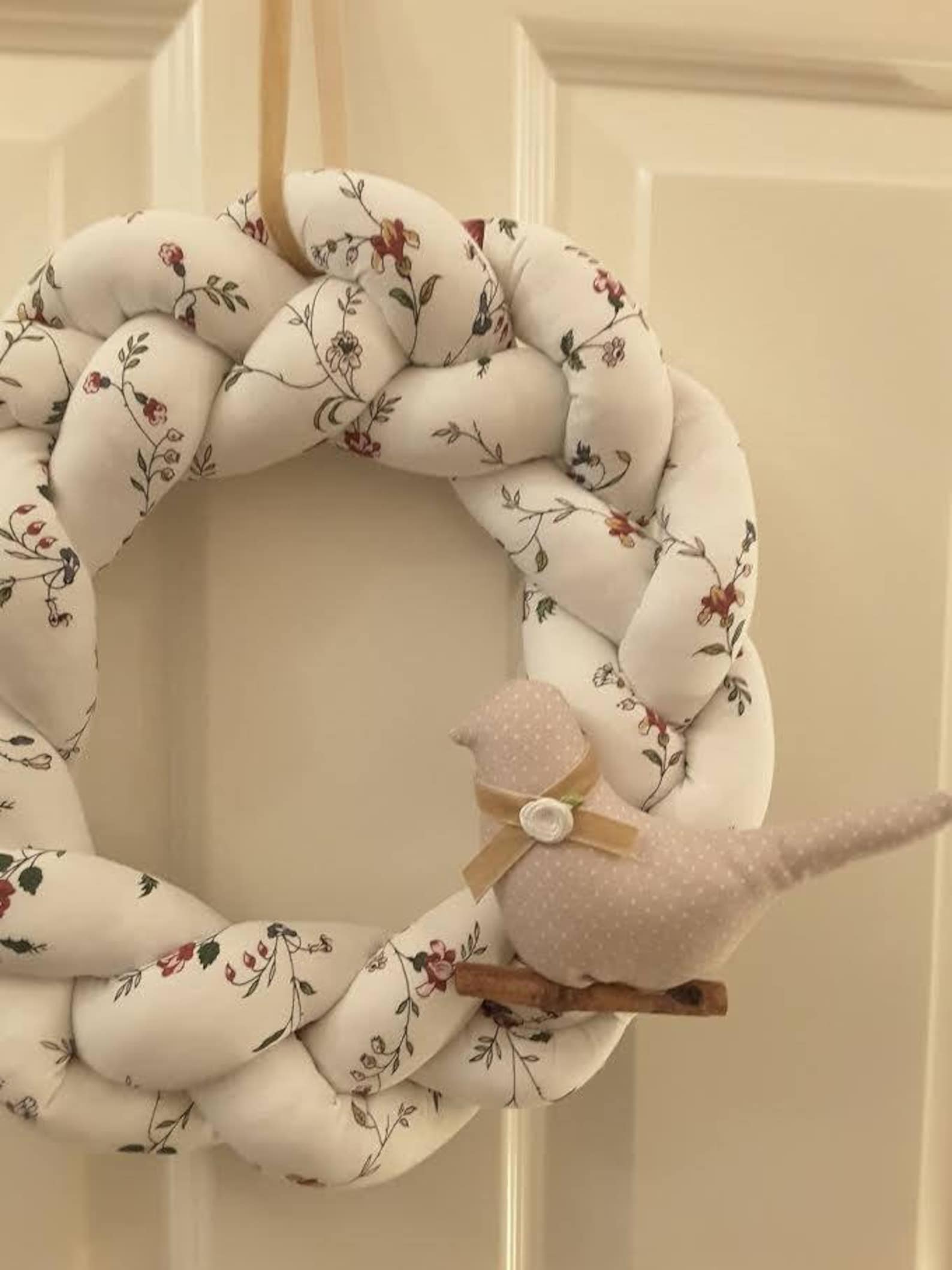 Braided Fabric Wreath in Vintage Floral Print, Fabric Door Wreath, Wall ...