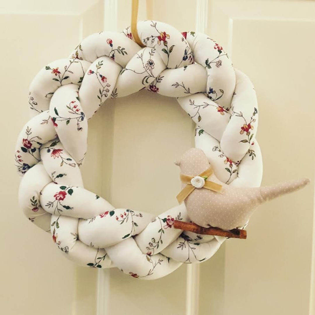 Braided Fabric Wreath in Vintage Floral Print, Fabric Door Wreath, Wall ...