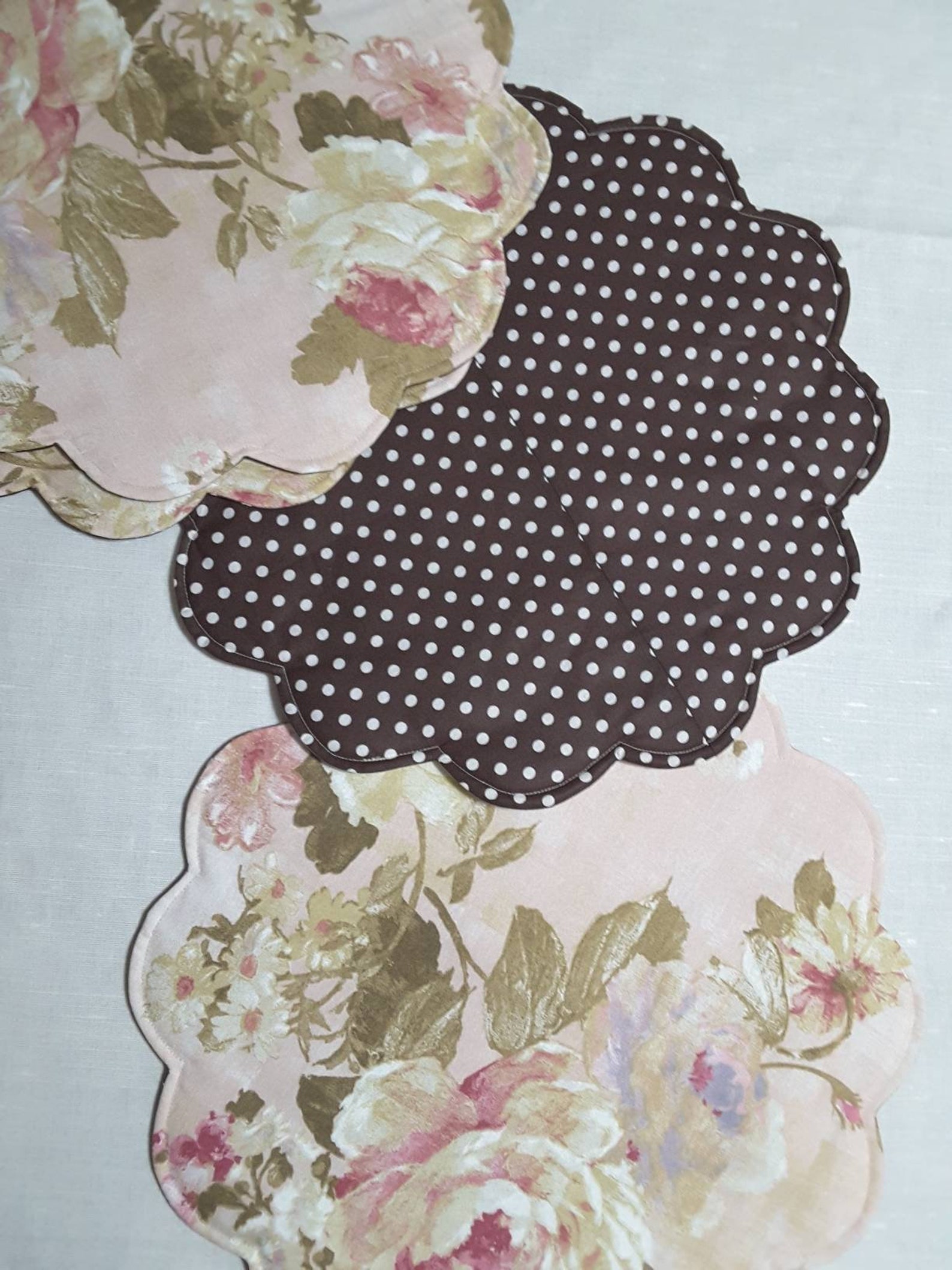 Round Placemats in Bold Floral Print on Dusty Rose, Double Sided Table ...