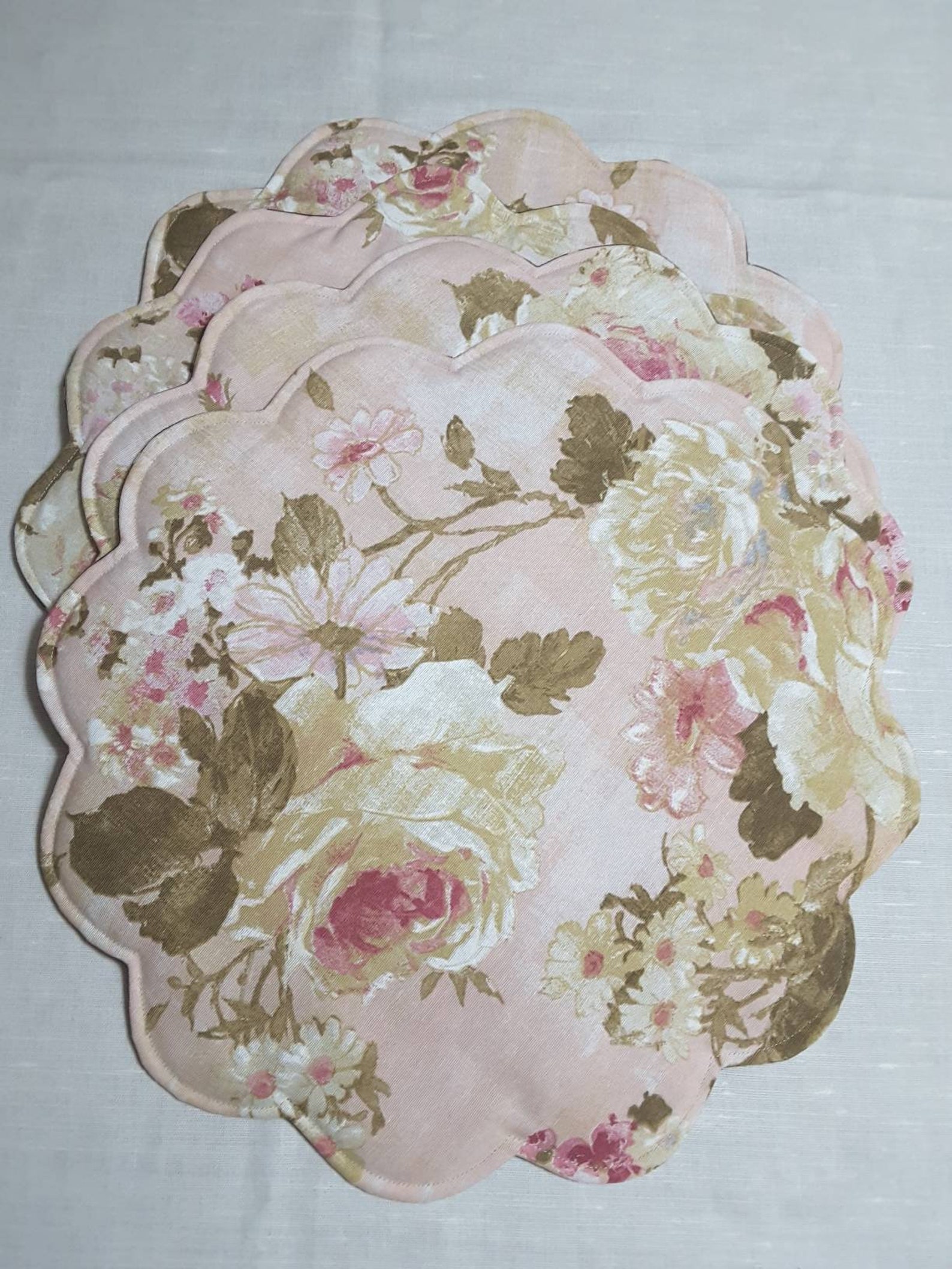 Round Placemats in Bold Floral Print on Dusty Rose, Double Sided Table ...