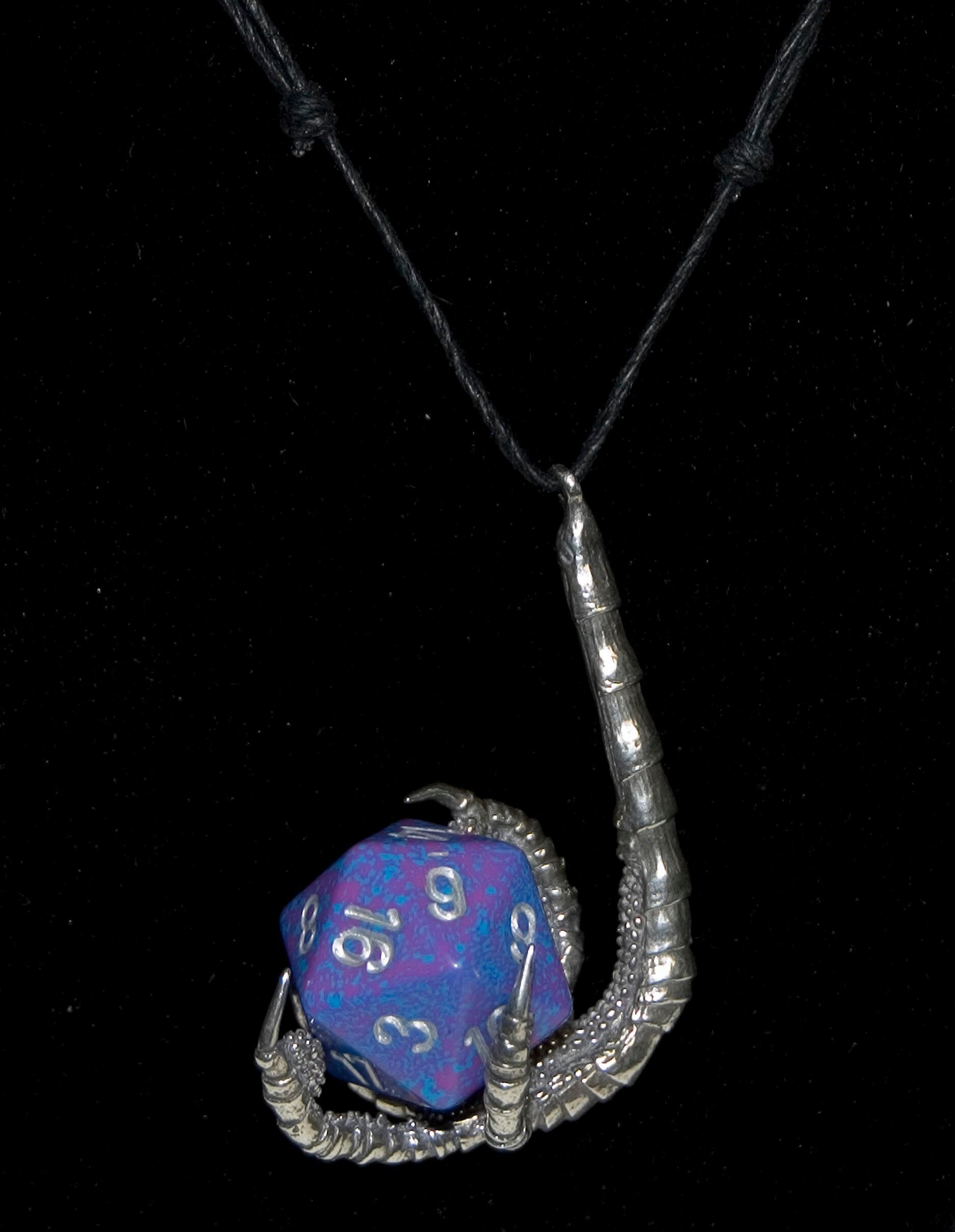 Garra de dragón con collar D20 de tetra moturo de plata, collar D20 ...