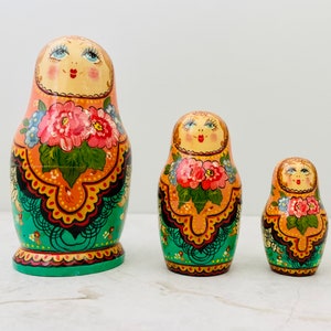 1992 Vintage Collectible Nesting Dolls, Set of 3, Matryoshka Wood Hand ...