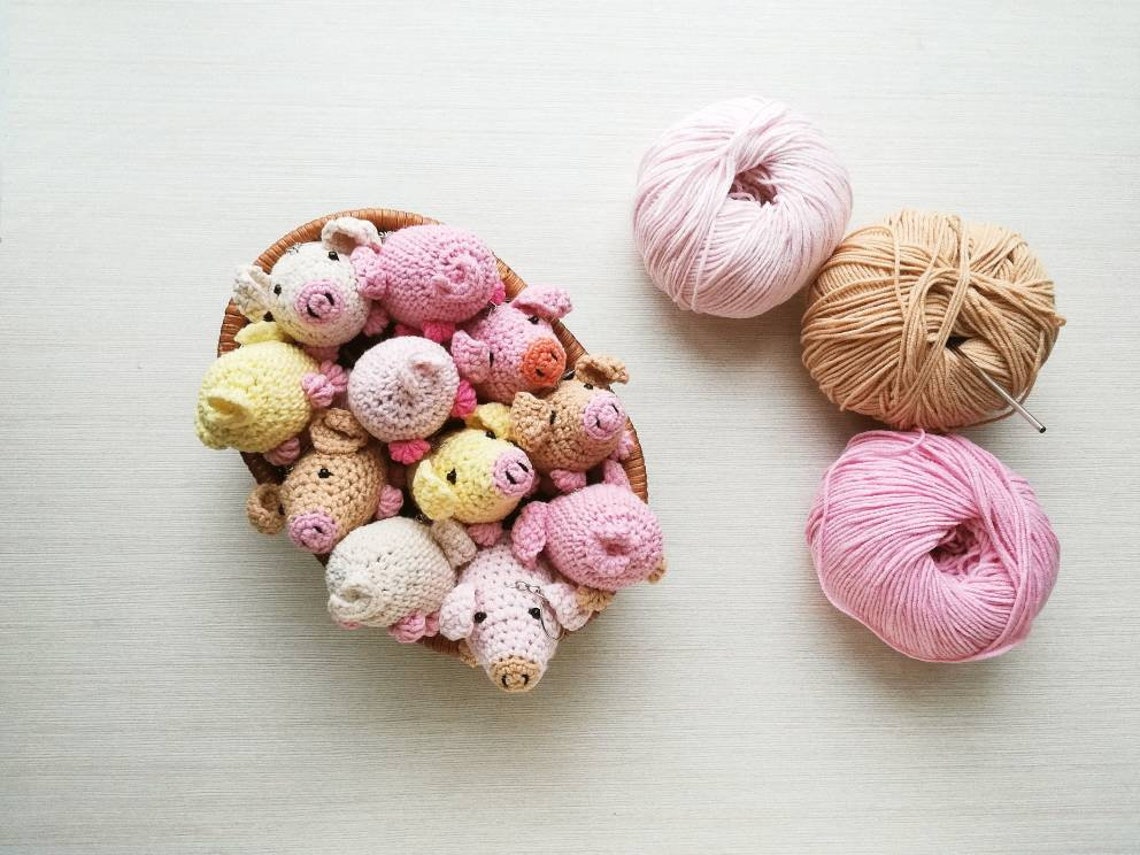 Crochet Pattern Keychain Pig, How to Do Mini Toy Piggy as Little Gift ...