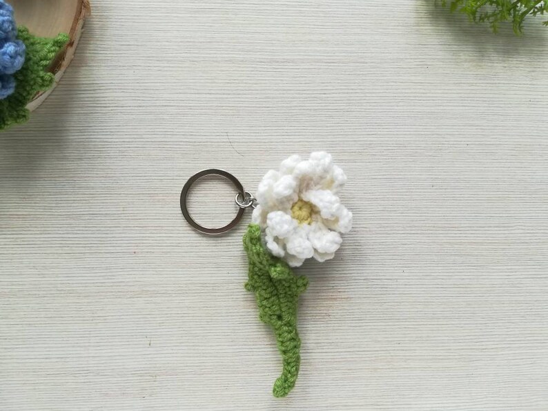 Crochet Pattern Keychain Flower as Little Gift for Her PDF - Etsy