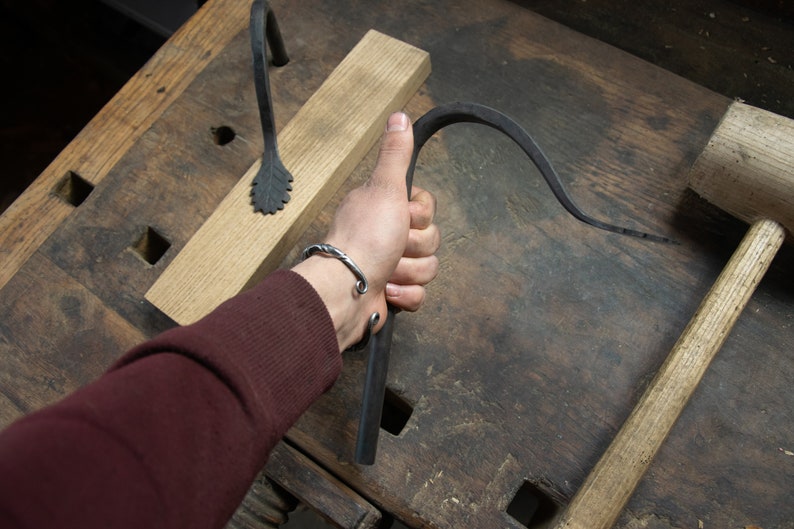 Workbench Holdfast for Φ16mm or 5/8 Inch Hole Oak Leaf - Etsy