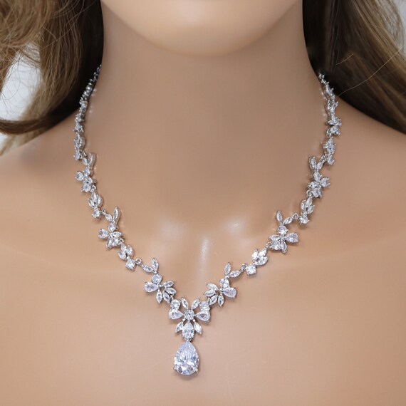 Very beautiful necklace store