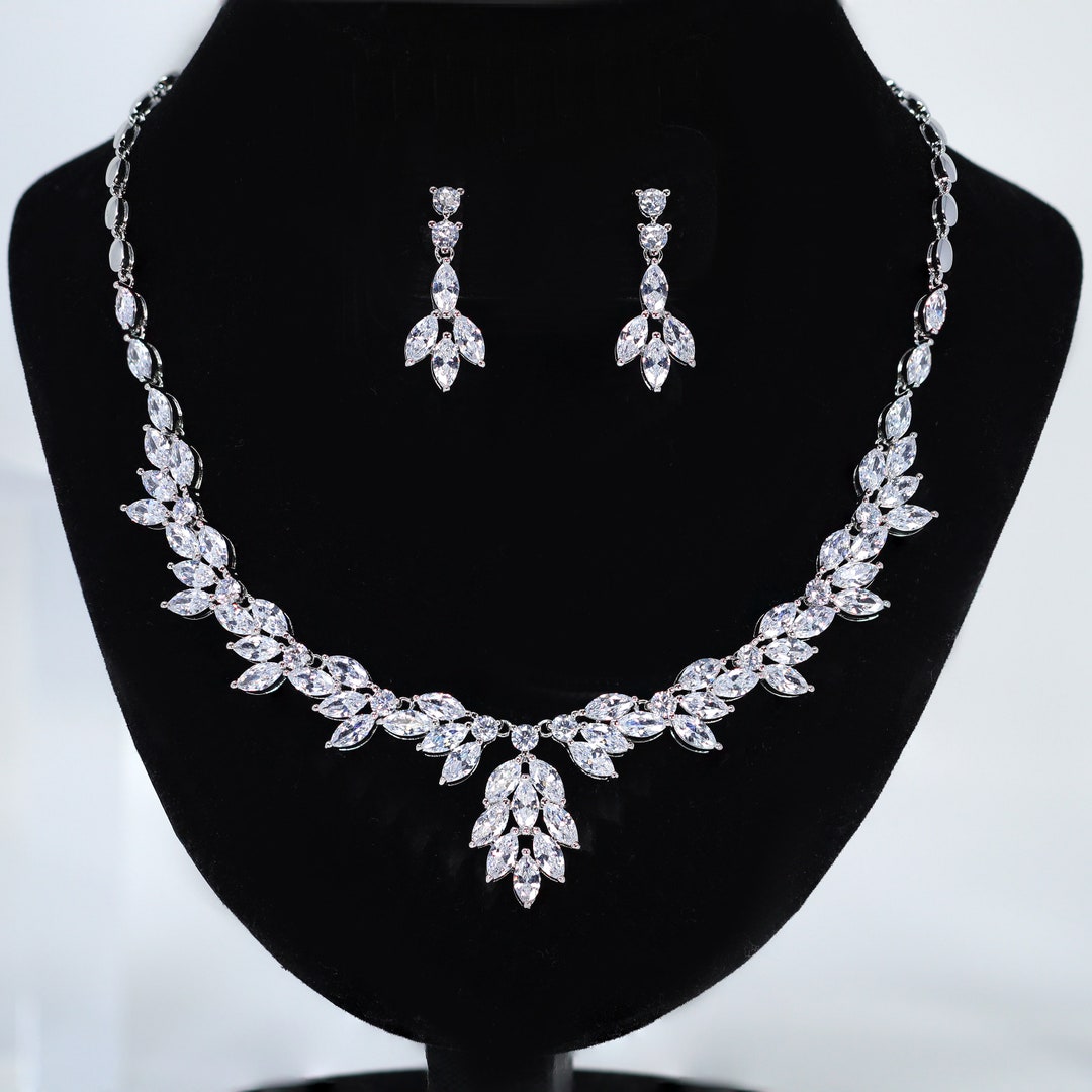 Swarovski Crystal Gleaming Leaflet Bridal Ensemble Diamond/crystal ...